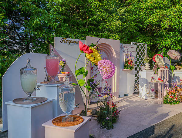 Διακοσμητικές ιδέες για βάπτιση κοριτσιού με παραμυθένια λουλούδια ...